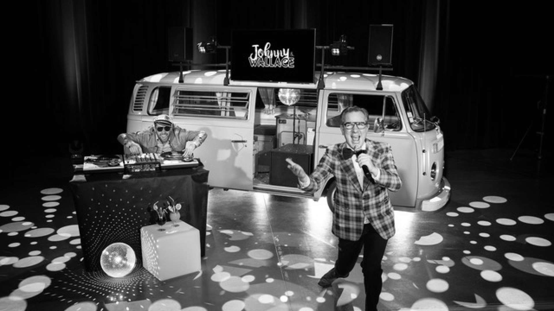 LES BELLES SORTIES : SURPRISE PARTY! JOHNNY & WALLACE + KARAOKAY LIVE ...