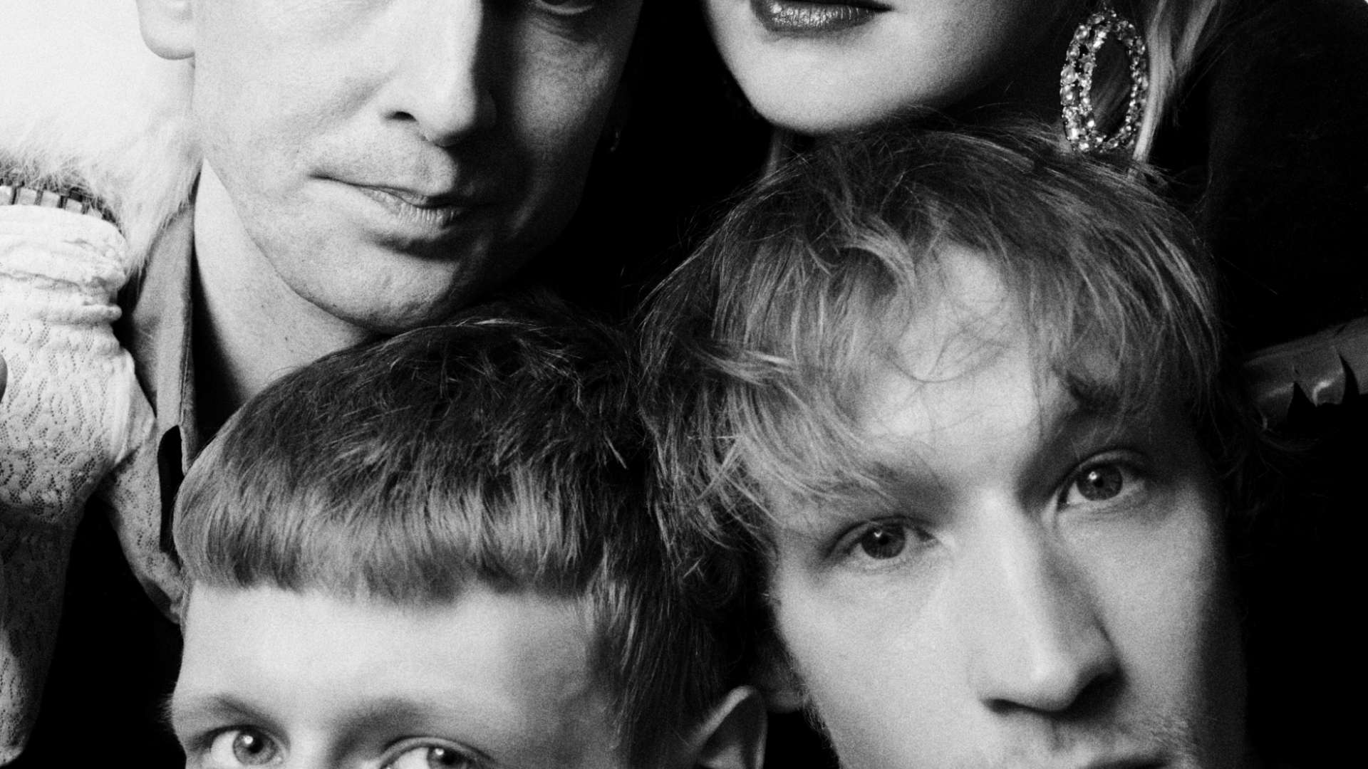 PUBLIC DISPLAY OF AFFECTION | L'aéronef